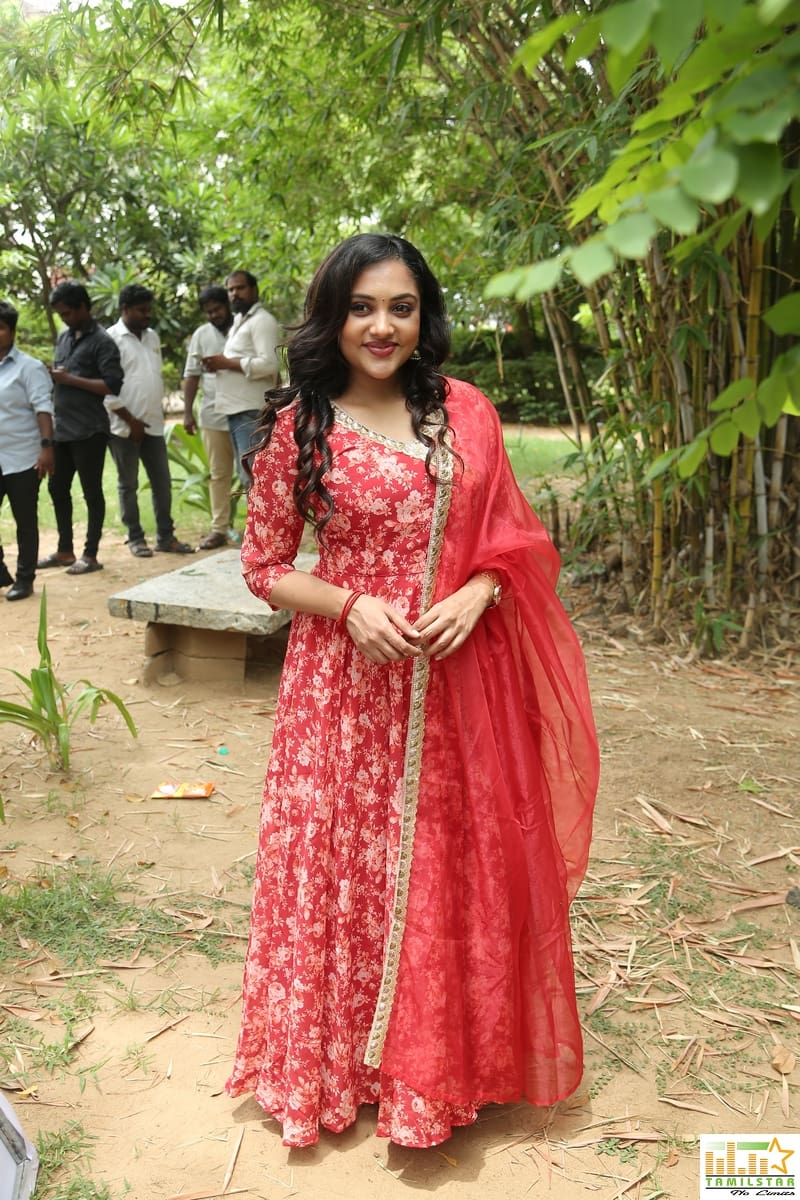 Actress Smruthi Venkat New Stills | Tamilstar